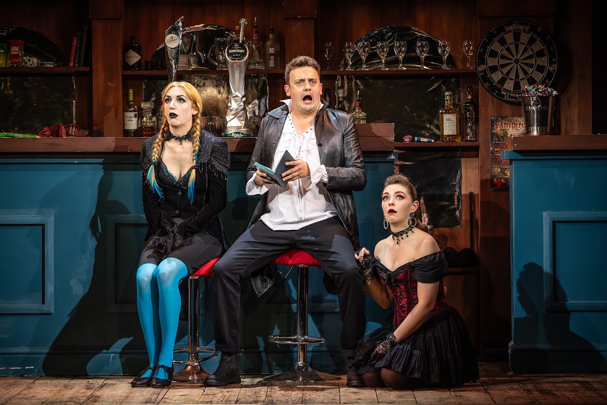 Jennie Jacobs (Saphir), Matthew Siveter (Grosvenor), Meriel Cunningham ...